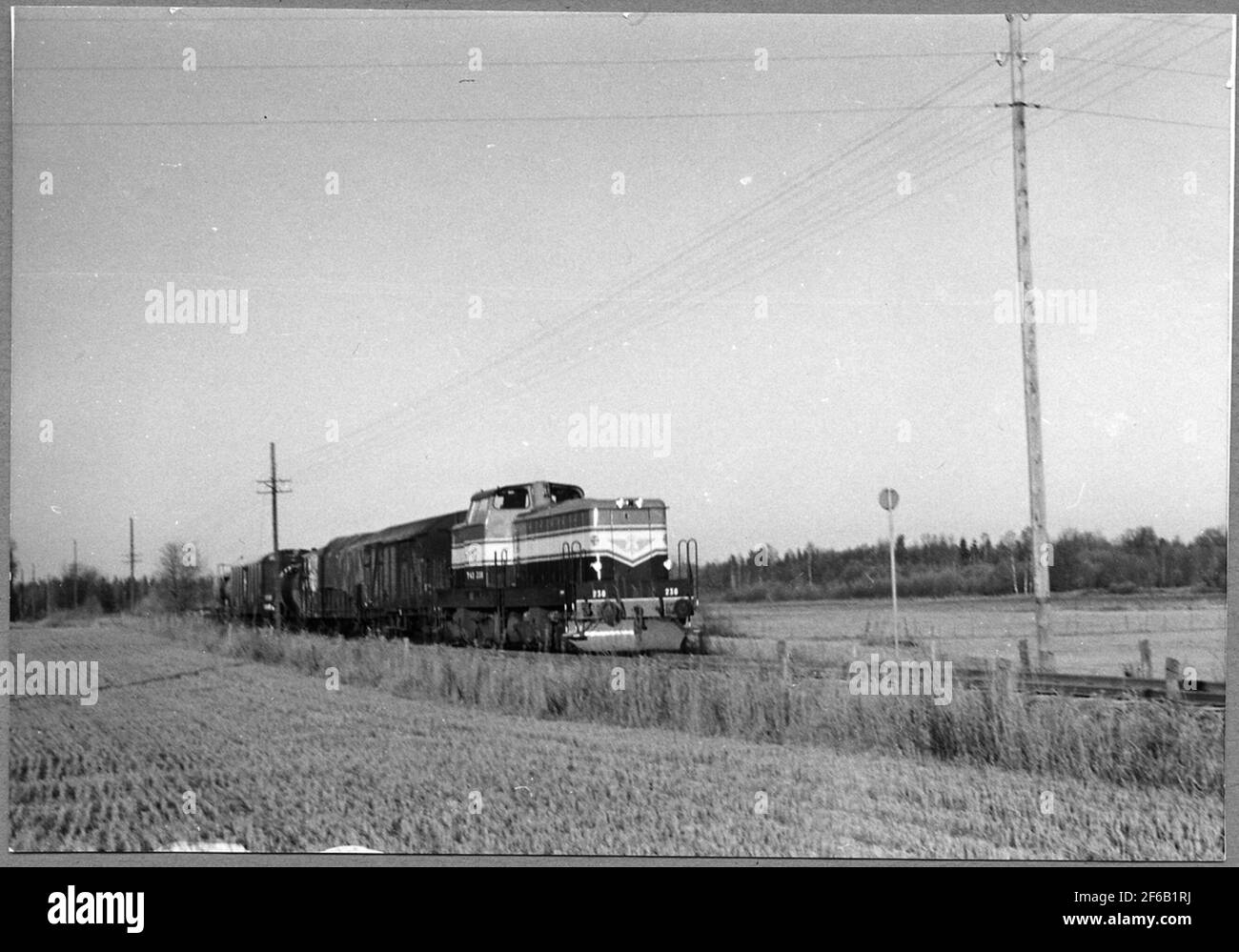 Good trains drawn by the state's railways, SJ T43 238 on the line ...