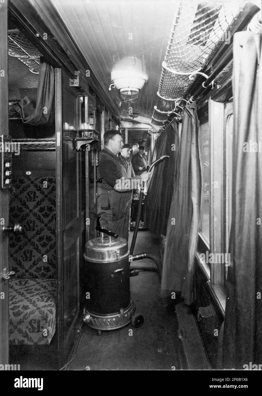 1930s vacuum cleaner hi-res stock photography and images - Alamy