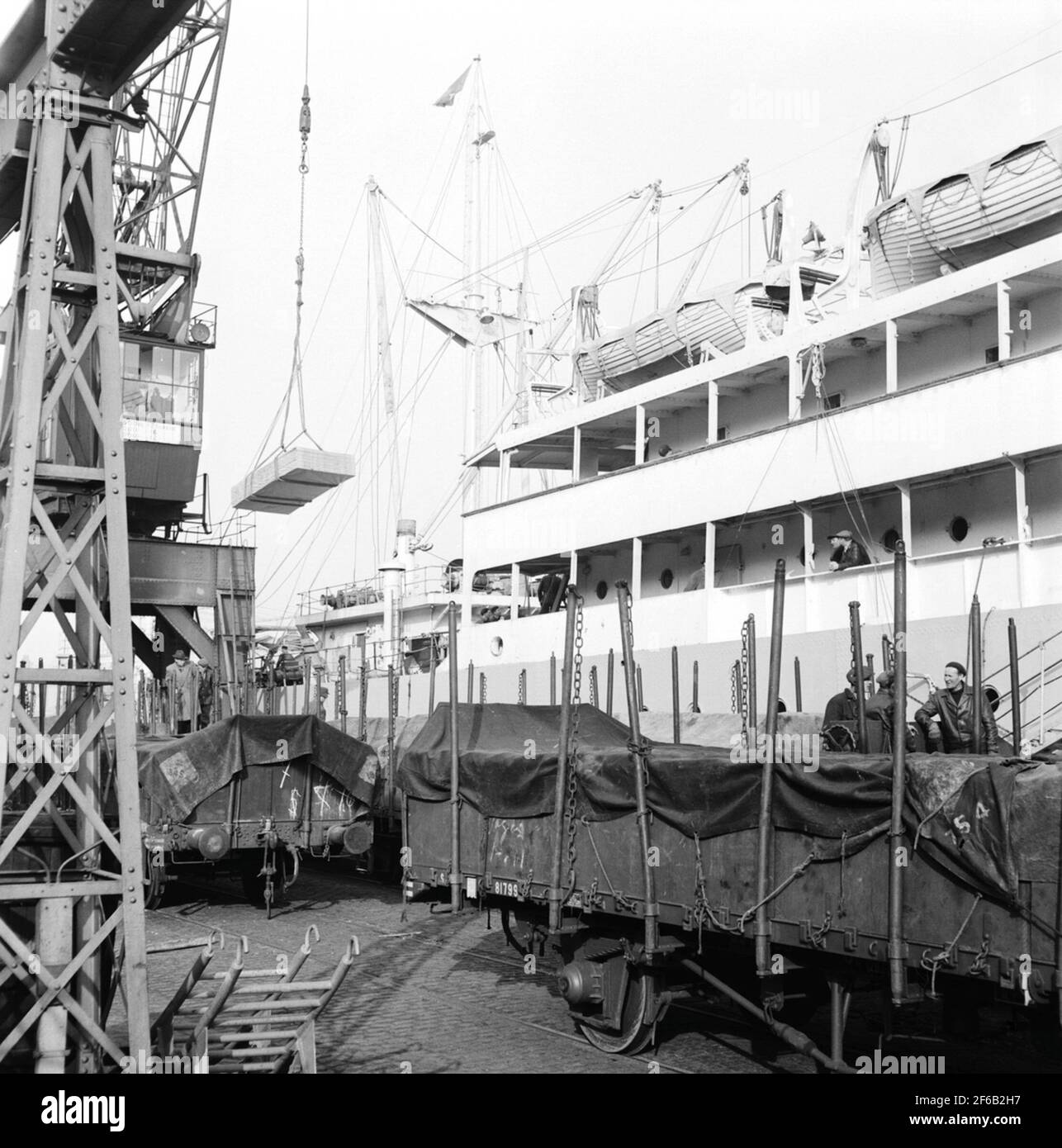 Gothenburg. Unloading and loading work in Frihamnen Stock Photo - Alamy