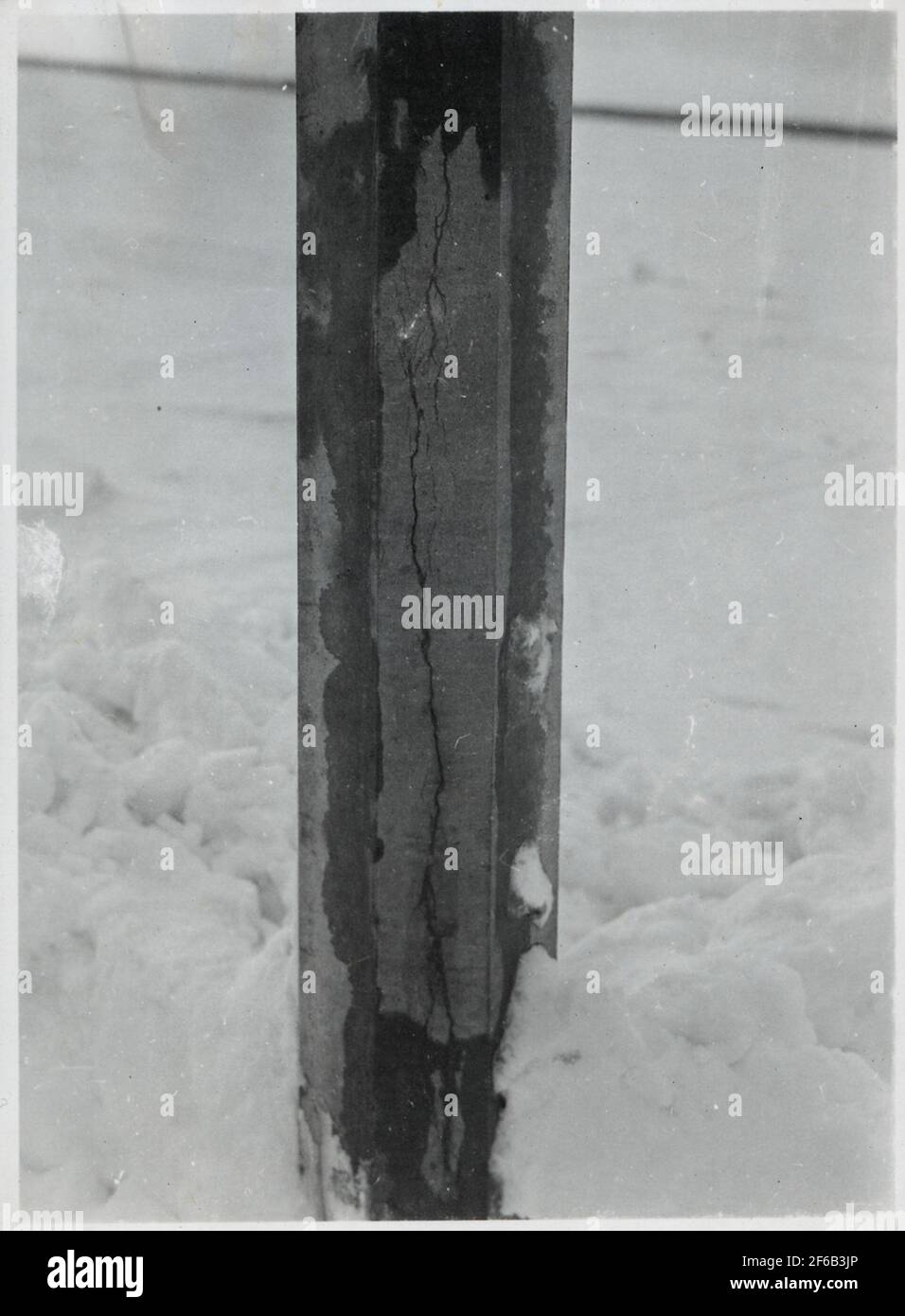 Damaged pole hi-res stock photography and images - Alamy