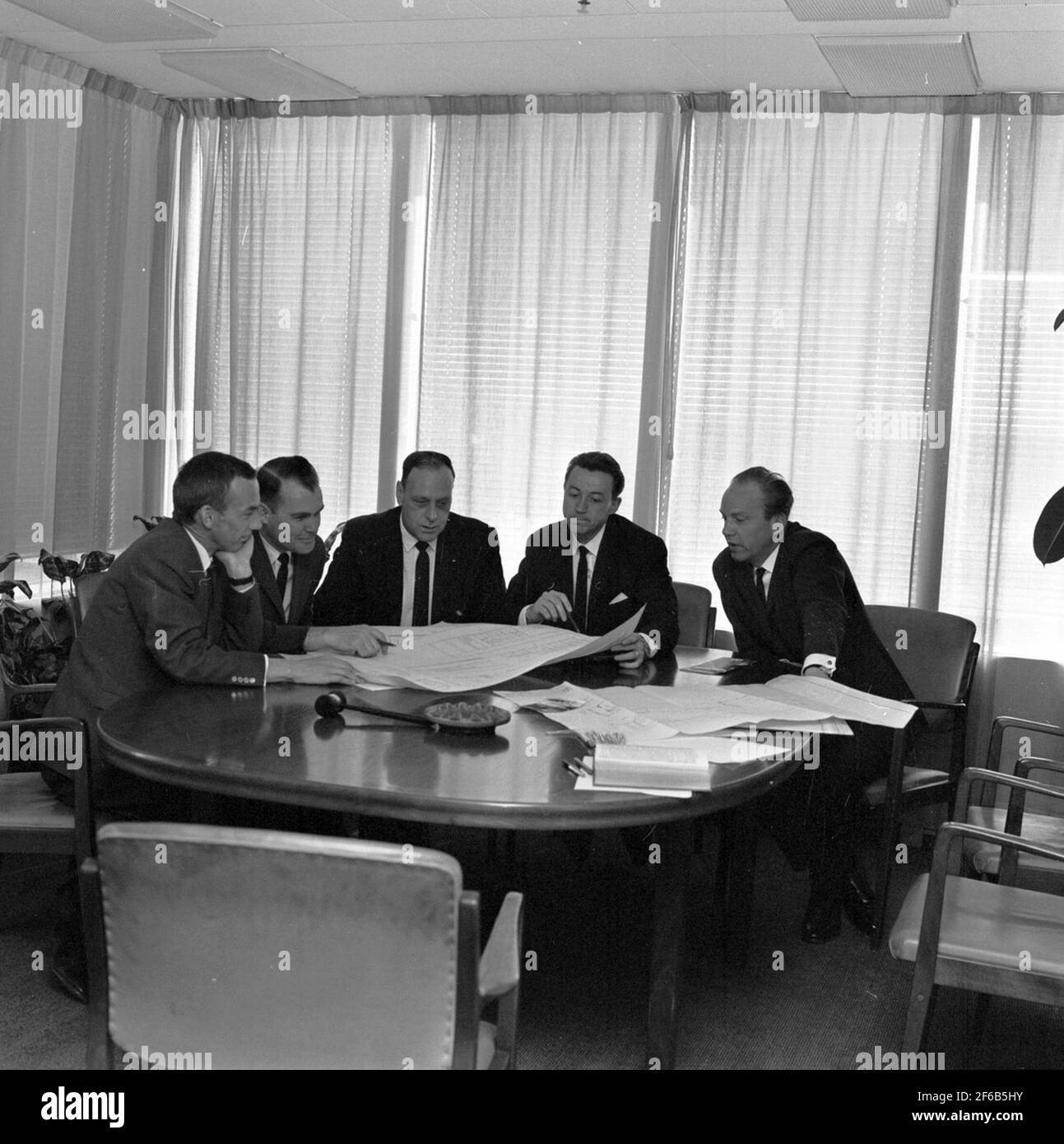 USA. Guests at the traffic restaurant Stock Photo - Alamy