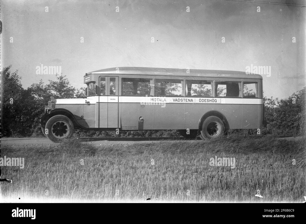 Delivery photo of REO bus made for Middle Östergötland's traffic. For ...