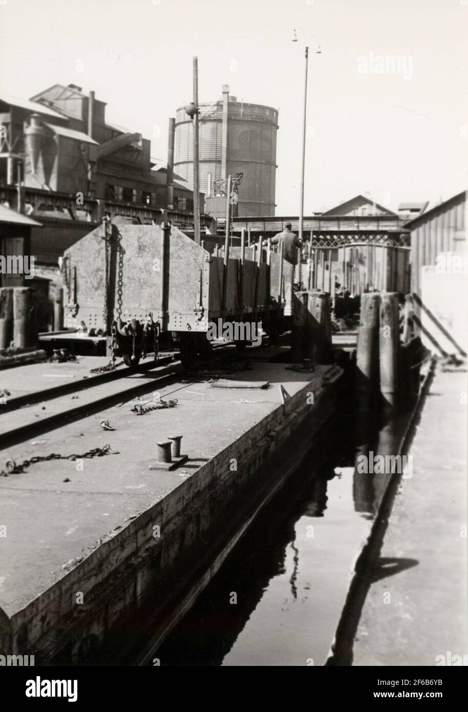 Barge with oil track hi-res stock photography and images - Alamy