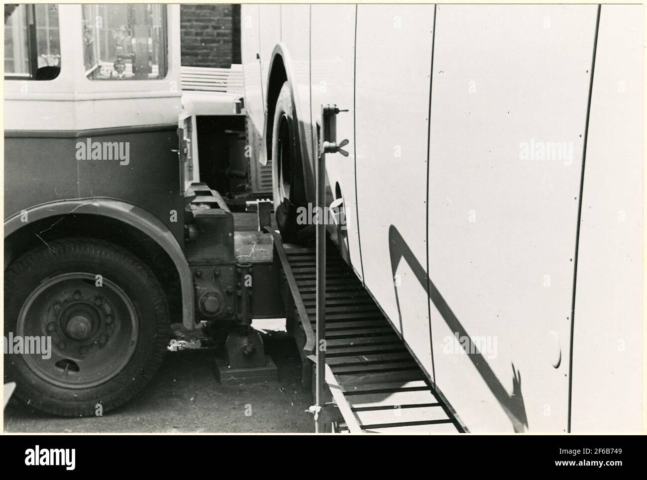 Back end of a bus hi-res stock photography and images - Alamy