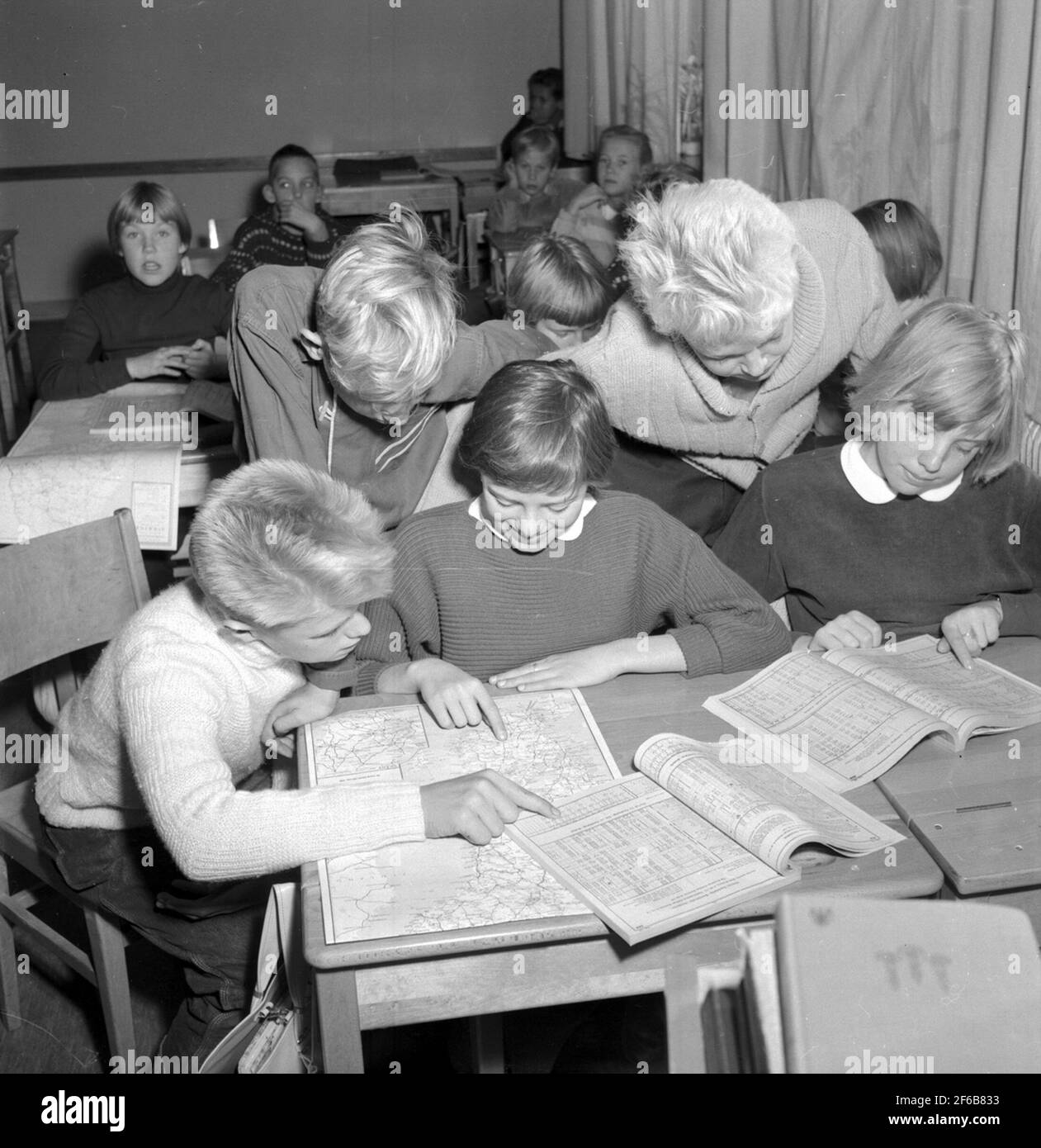 The children in school learn to read timetable Stock Photo - Alamy