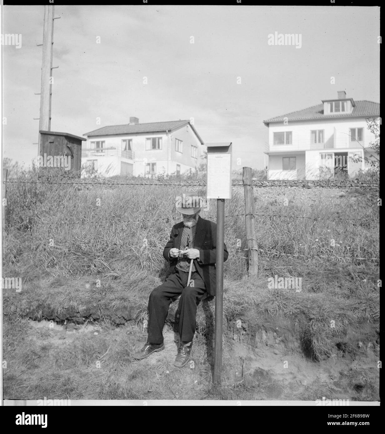 Man at the bus stop Black and White Stock Photos & Images - Alamy