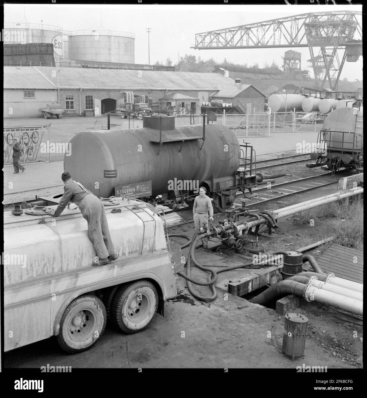 Esso fuel tanker hi-res stock photography and images - Alamy