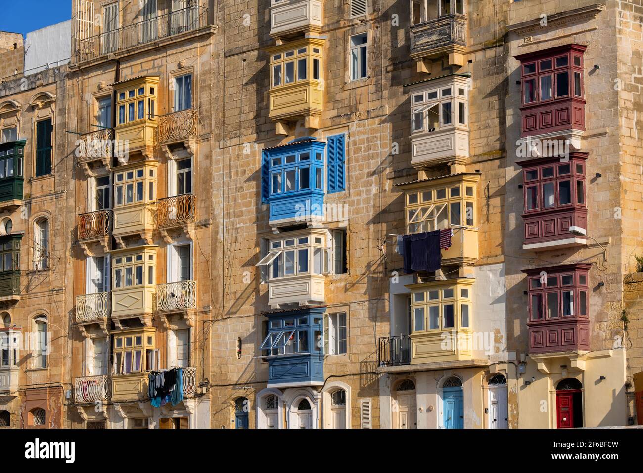 Enclosed balcony valletta malta hi-res stock photography and images - Alamy