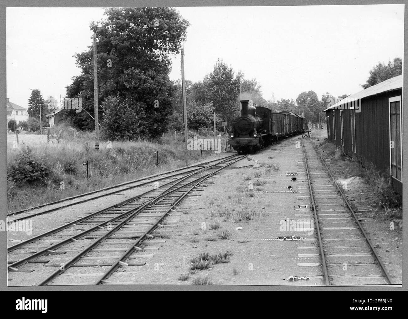 Freight train driven by the state's railways, SJ GP 3041 Included to ...