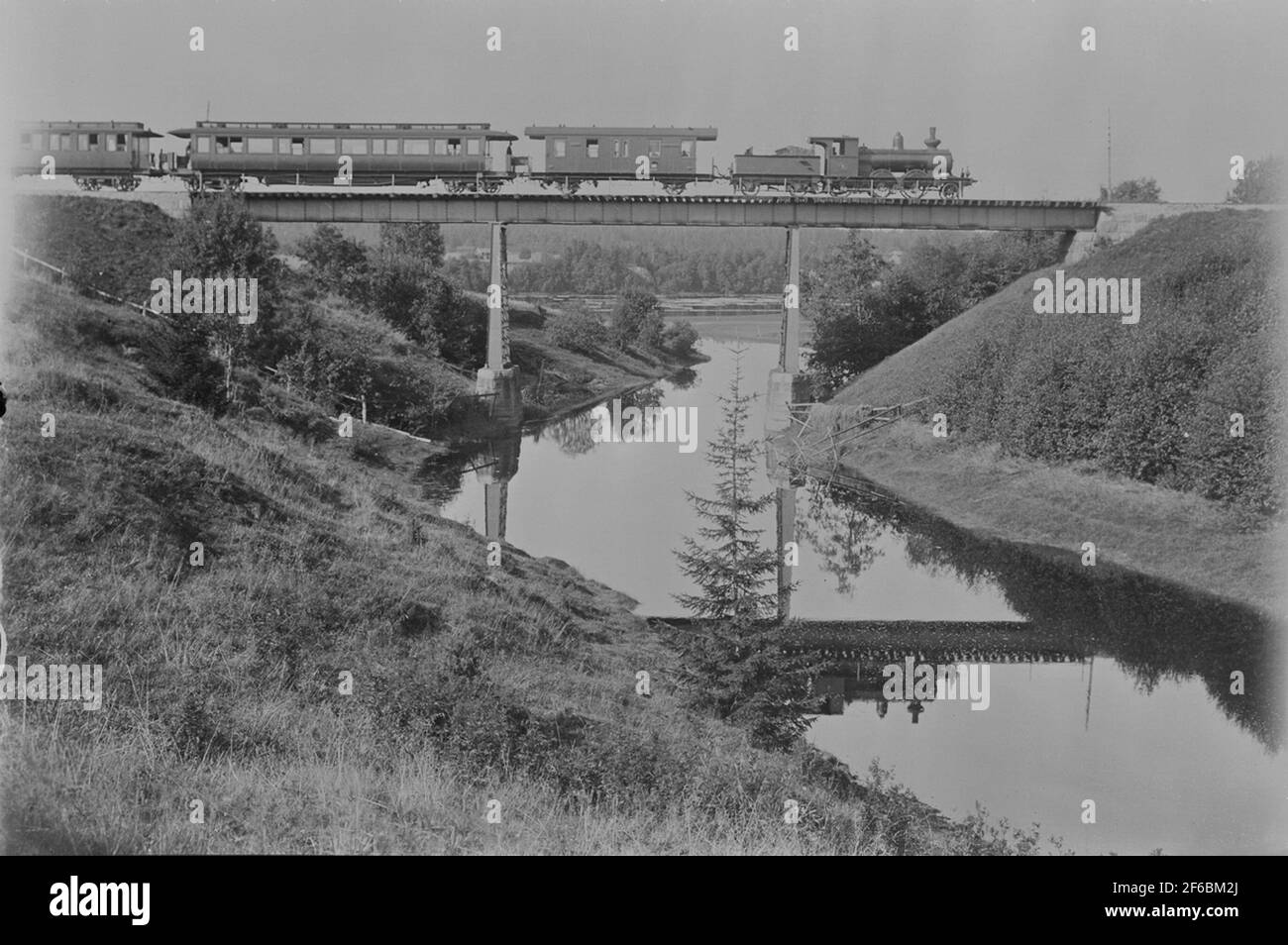 Southern Dalarnes Railway, SDJ Lok 9 with passenger train on the bridge ...