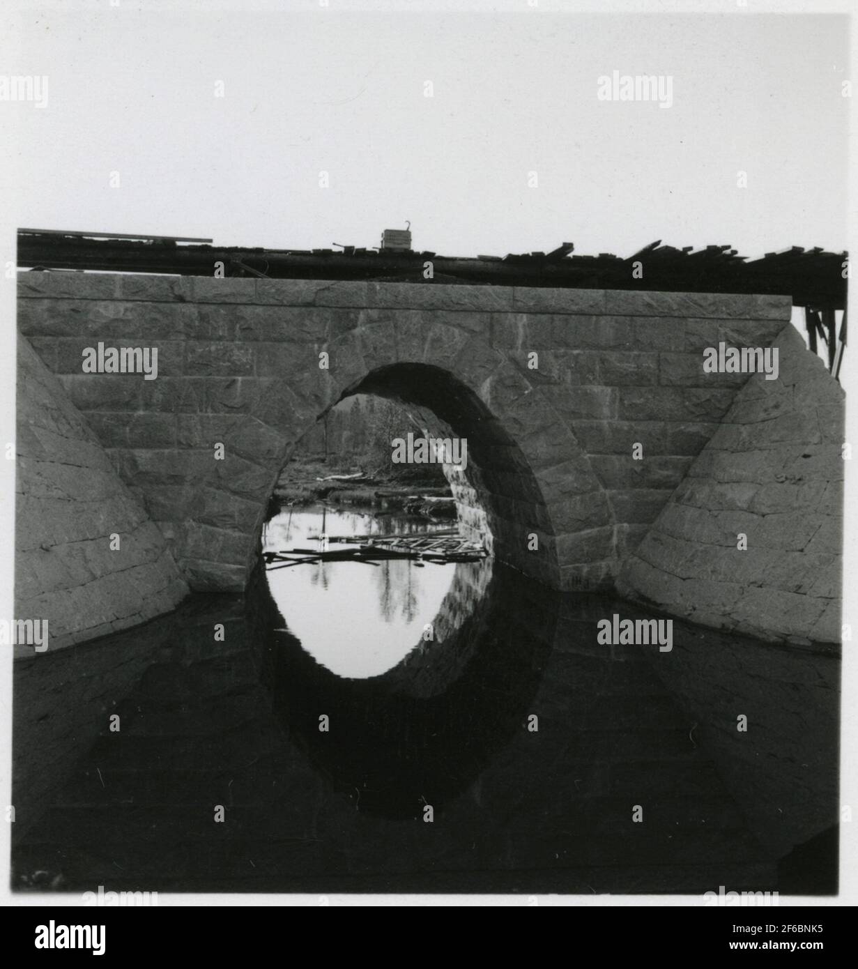 Vault bridge over the kålmejaure.The railway that goes through Jokkmokk ...