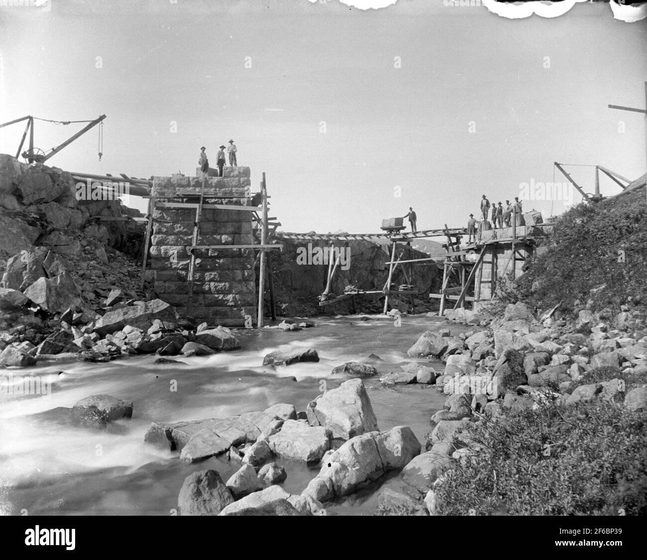 Bridge under building. Malmbanan Stock Photo - Alamy