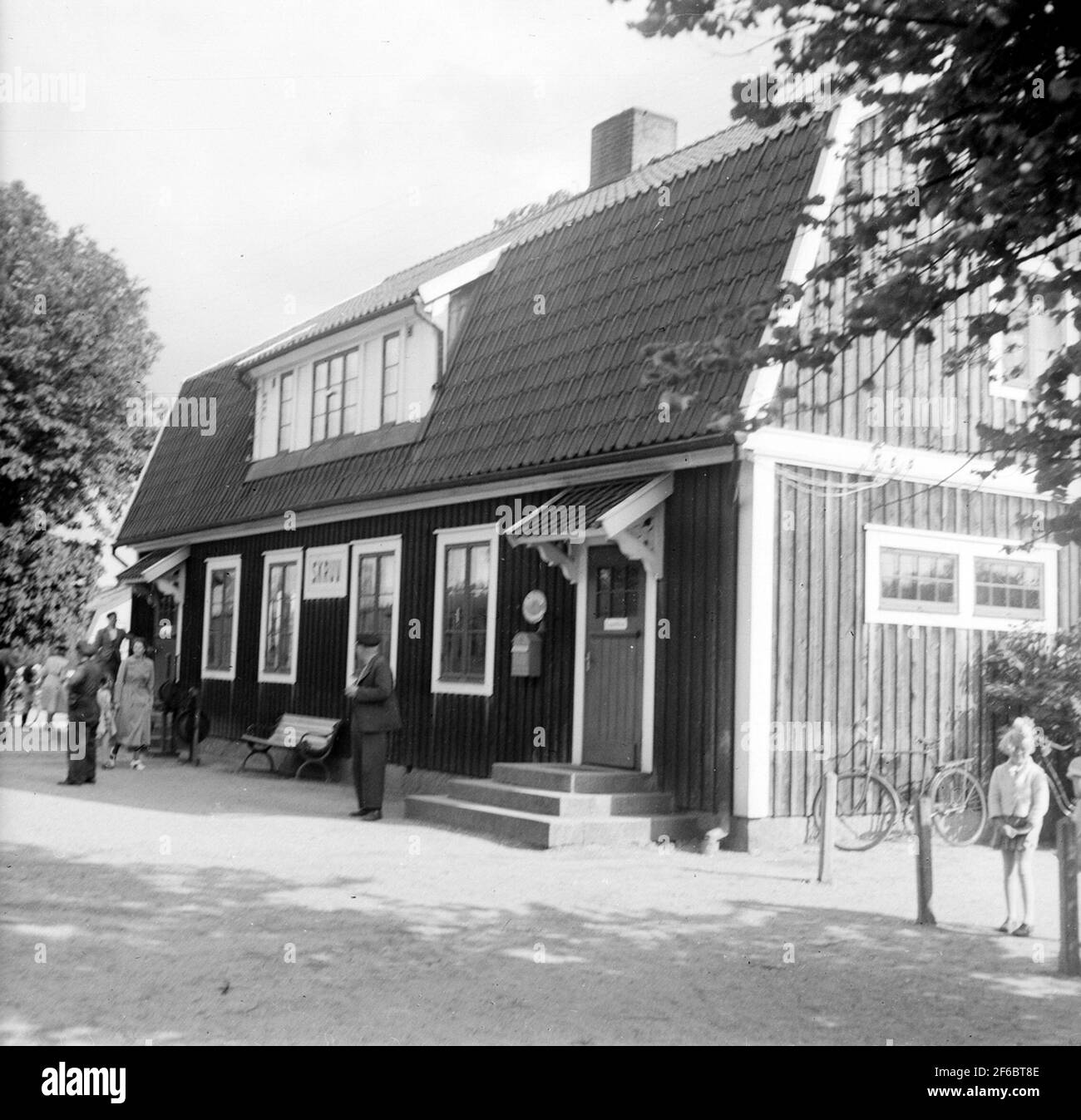Travelers at screw station that are laid down in 1874. The station ...