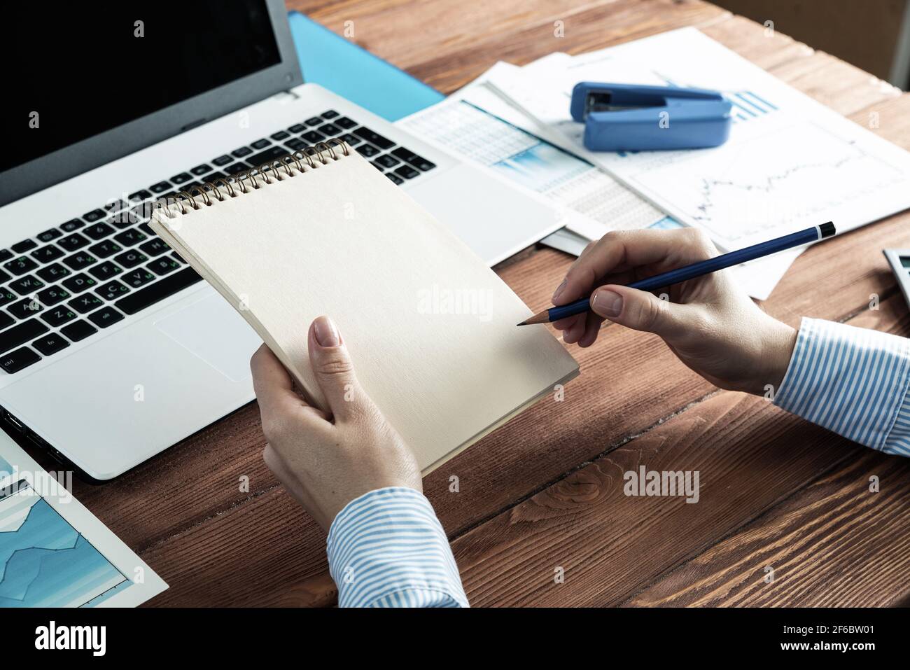 woman with notepad in the office Stock Photo - Alamy