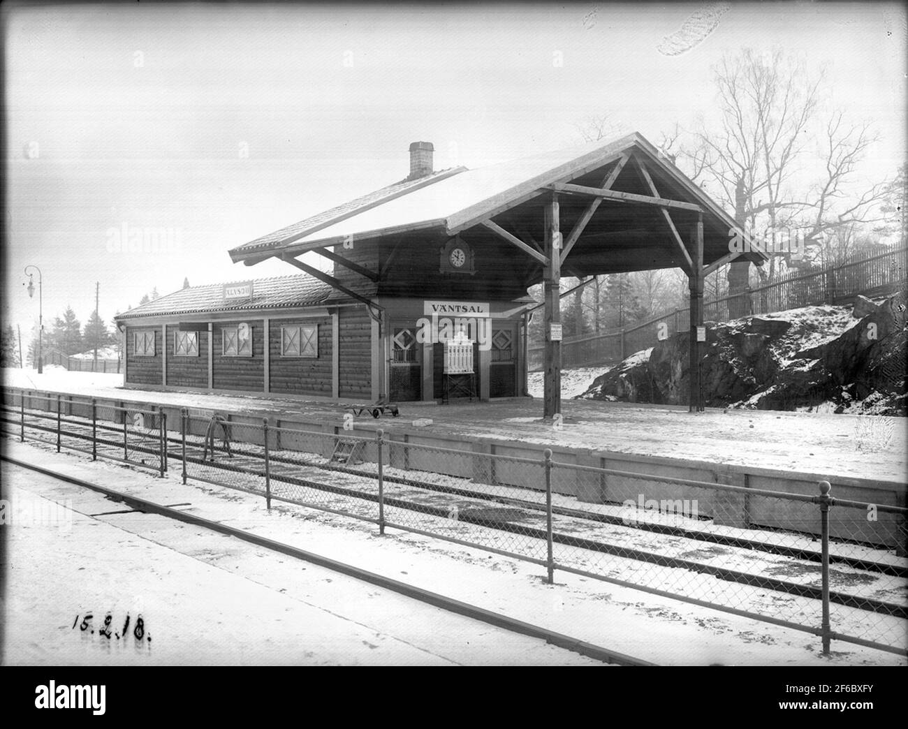 Waitro room on the platform Stock Photo - Alamy