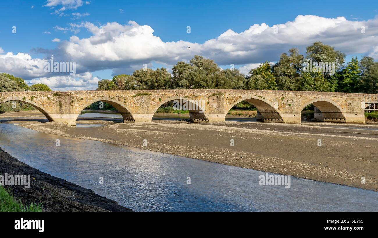 The ancient Ponte Buriano over the Arno river in the province of Arezzo ...