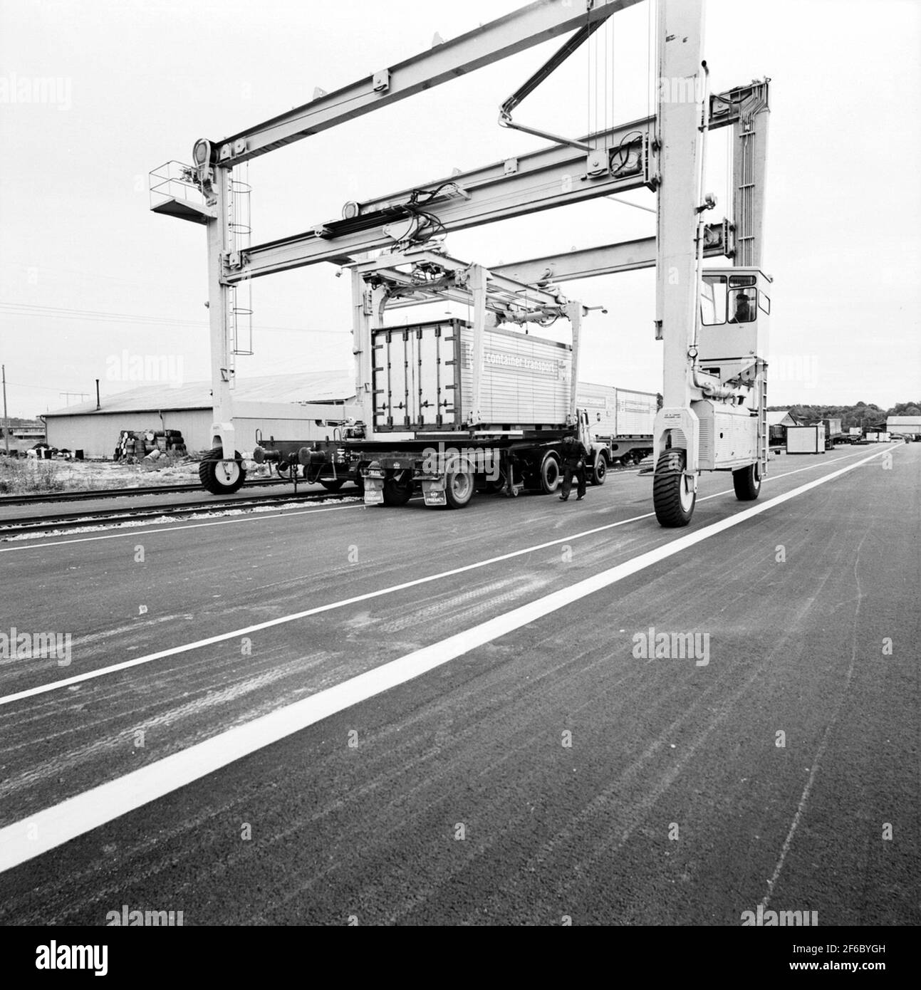 Intermodal container transfer facility hi-res stock photography and ...