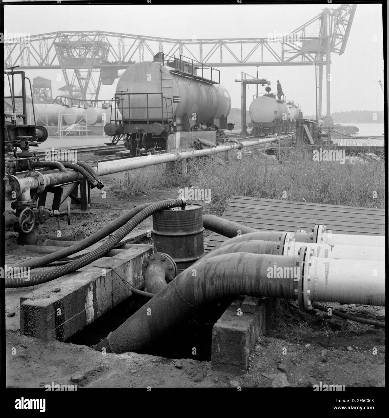 Oil lines hi-res stock photography and images - Alamy