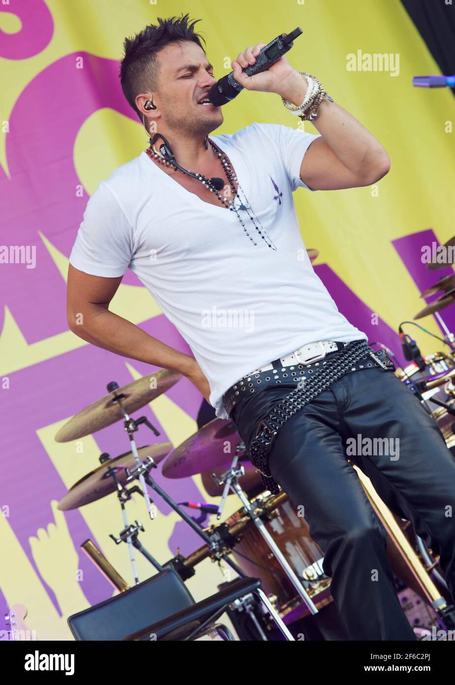 Male pop idol peter andre hi-res stock photography and images - Alamy