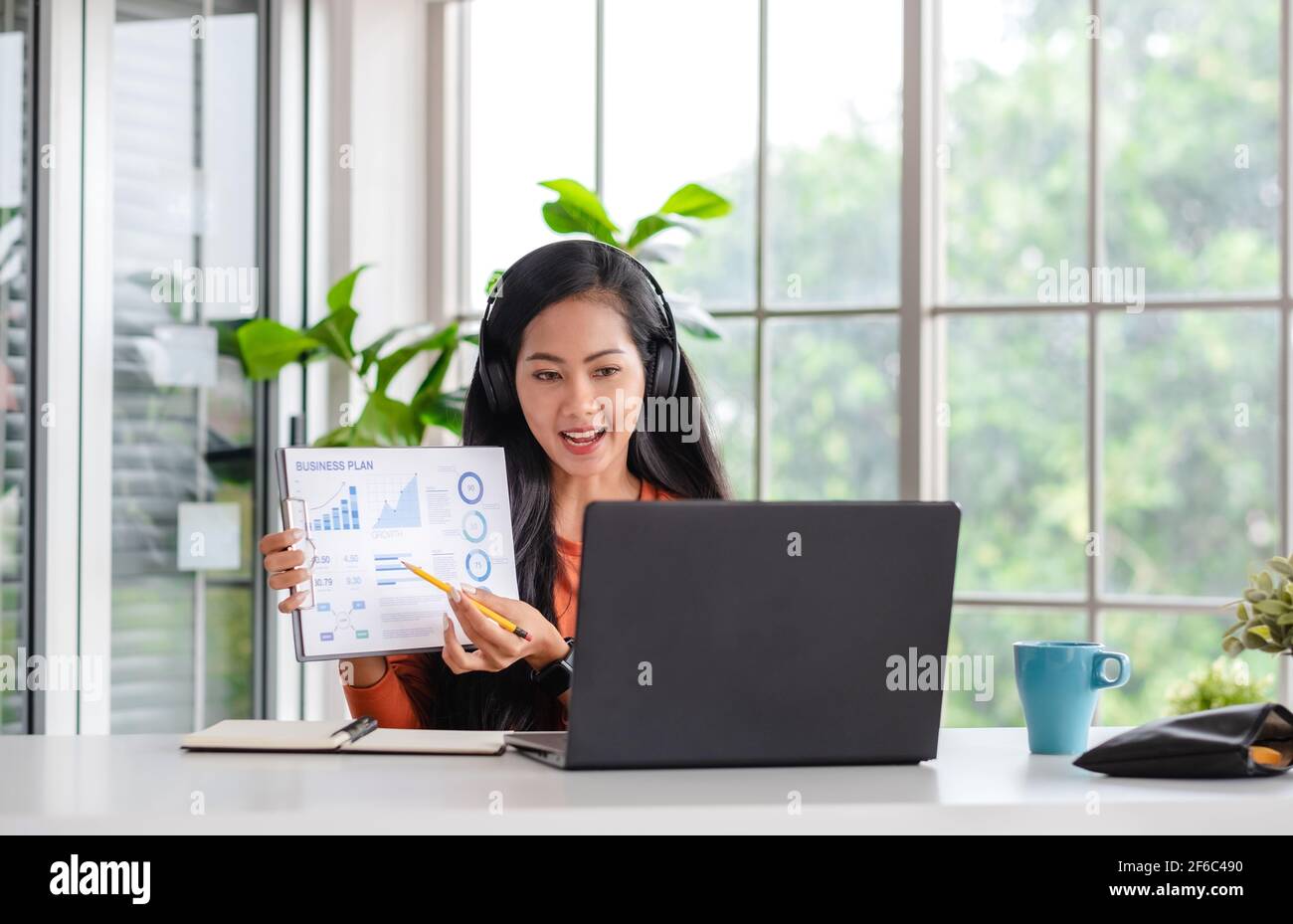 Asian office telework hi-res stock photography and images - Alamy