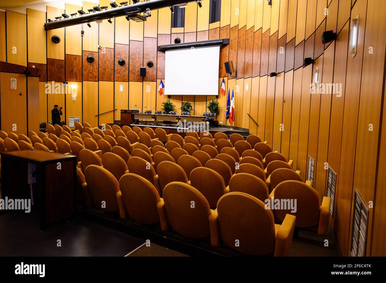 Interior conference room projection screen hi-res stock photography and ...