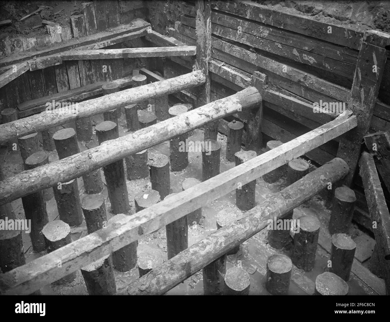 Piling with air hammer, Beché Stock Photo - Alamy