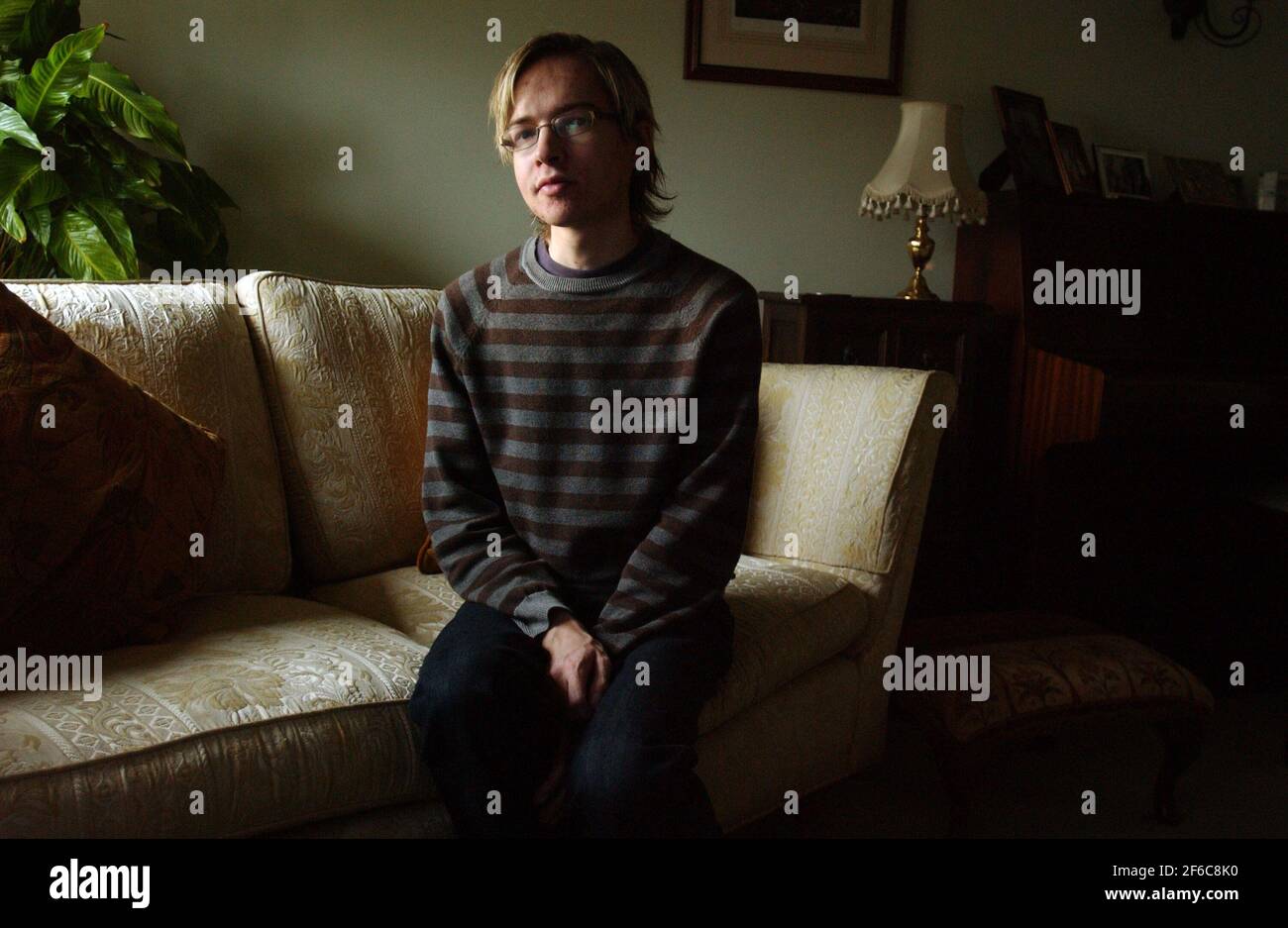 OLI LEWINGTON AT HOME IN MILTON KEYNES.30/11/06 TOM PILSTON Stock Photo ...