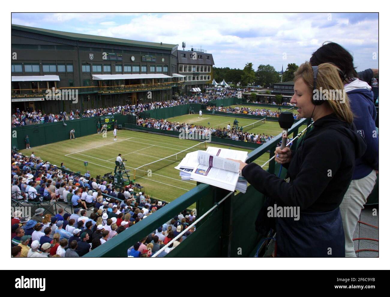 Wimbledon...... Henmaniapic David Sandison 29/6/2002 Stock Photo - Alamy