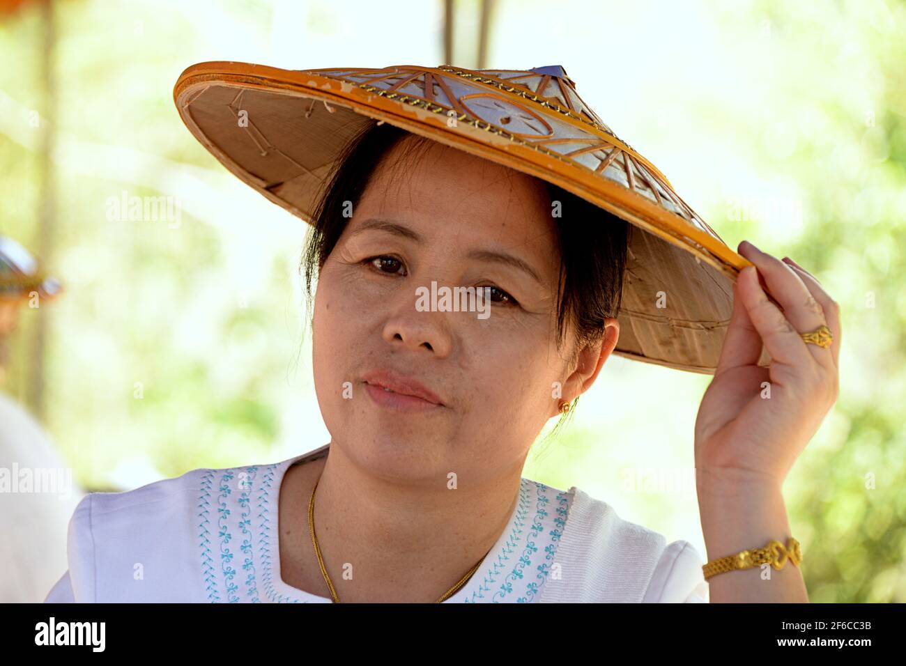 Asian etnic hi-res stock photography and images - Alamy