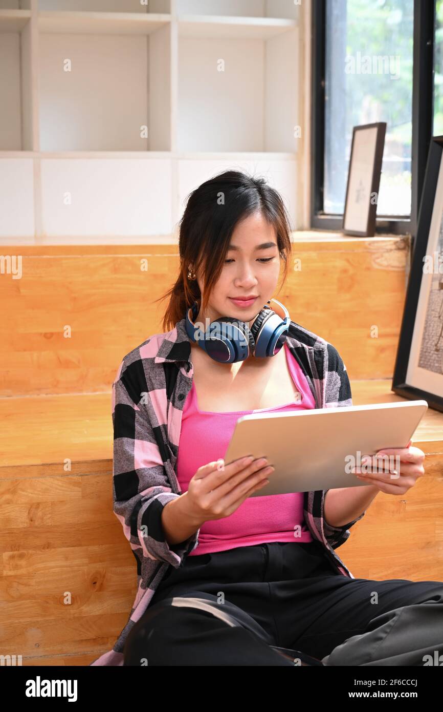 Student using headphone in classroom hi-res stock photography and ...