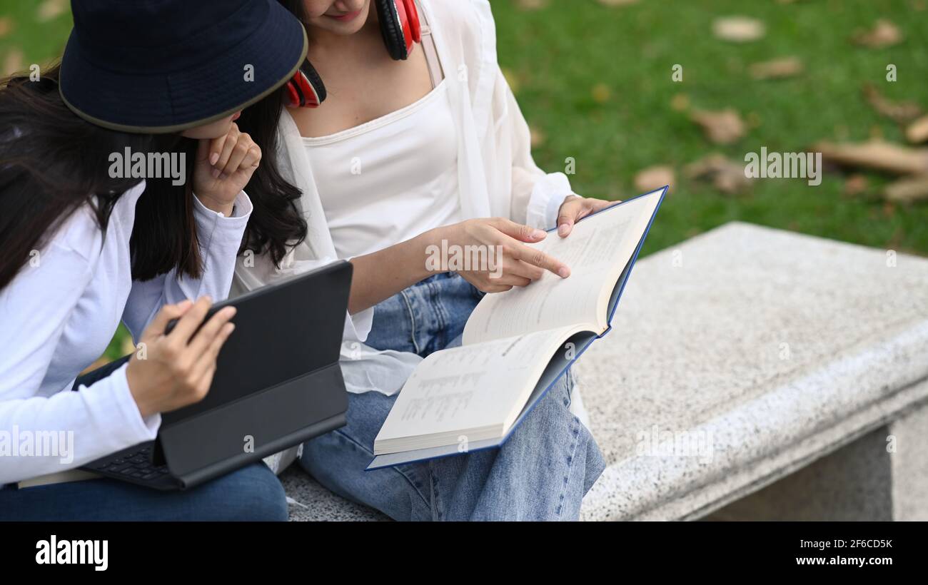 Collage students in campus hi-res stock photography and images - Alamy
