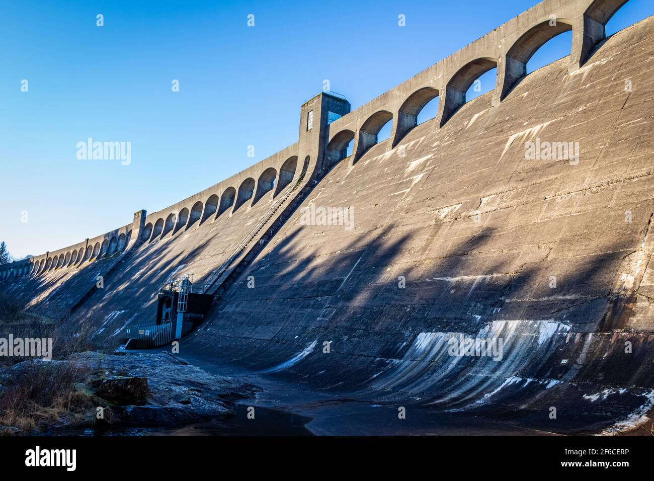 Needle dam hi-res stock photography and images - Alamy