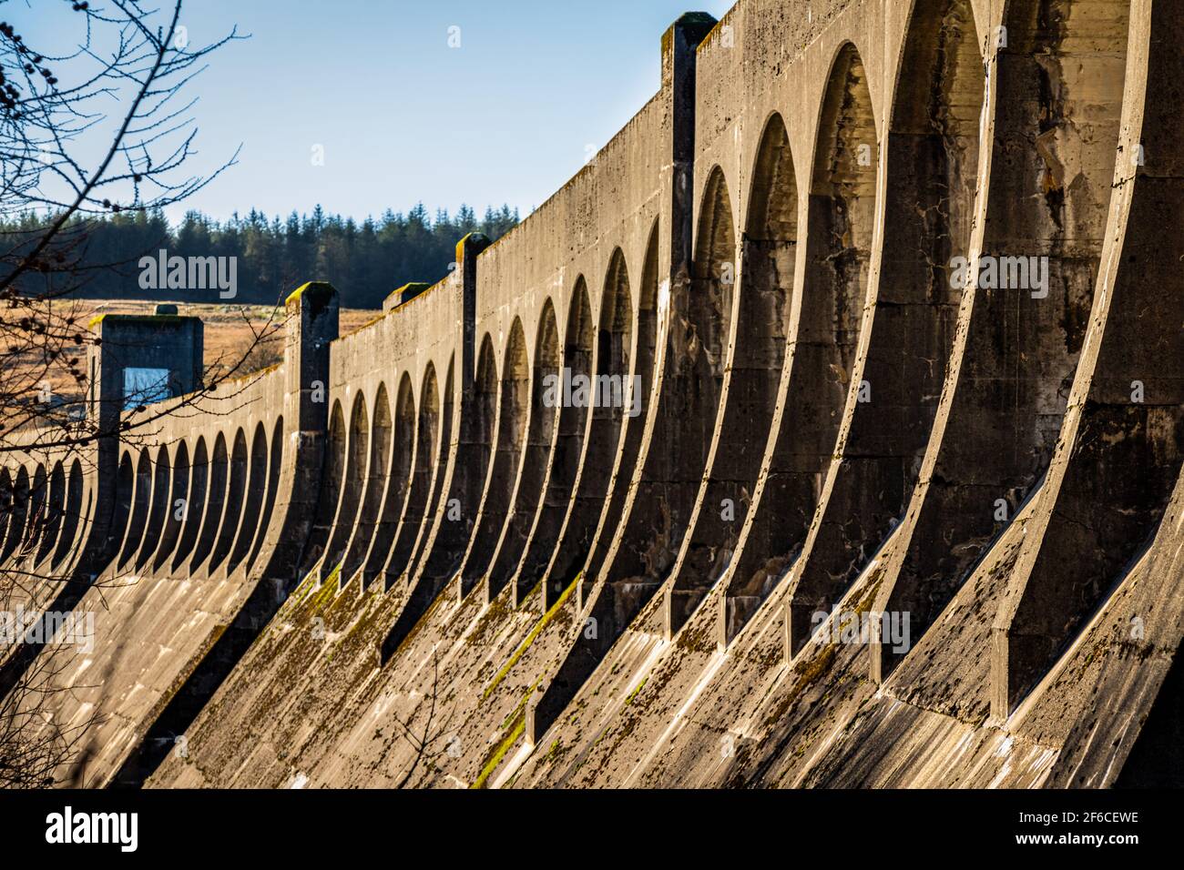 Curved gravity dam hi-res stock photography and images - Alamy
