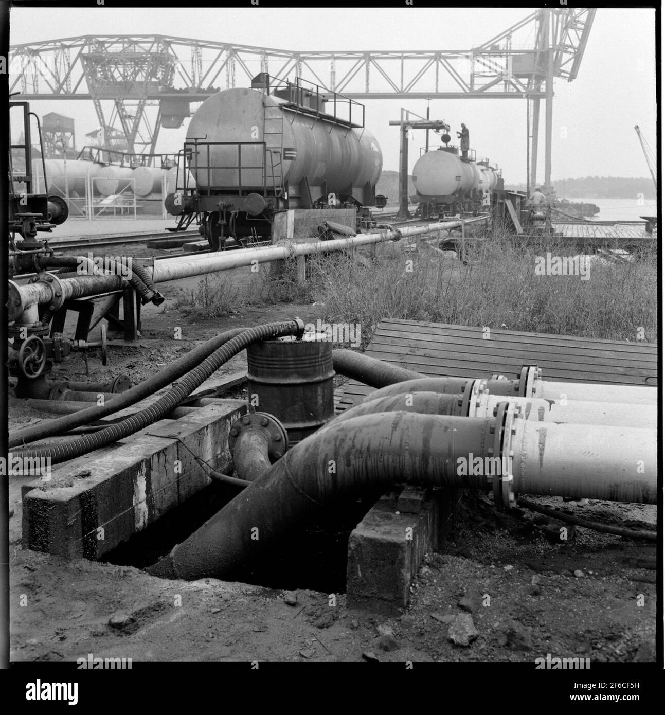 Oil lines hi-res stock photography and images - Alamy