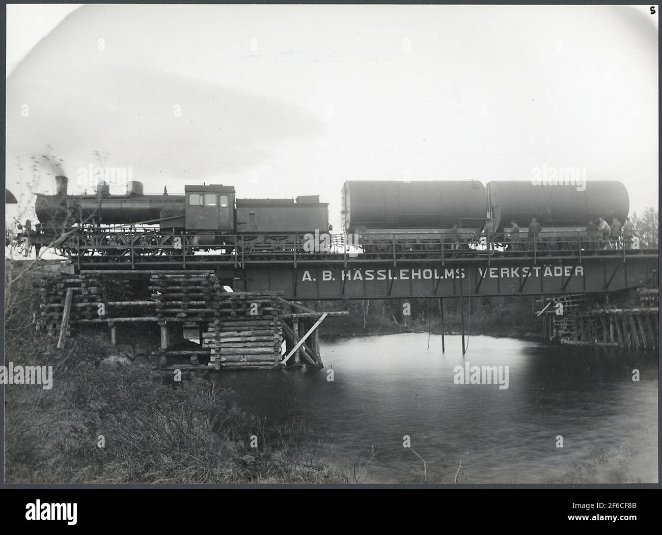 The state's railways, SJ E 1155, SJ Q 1040 Test loads the bridge over ...