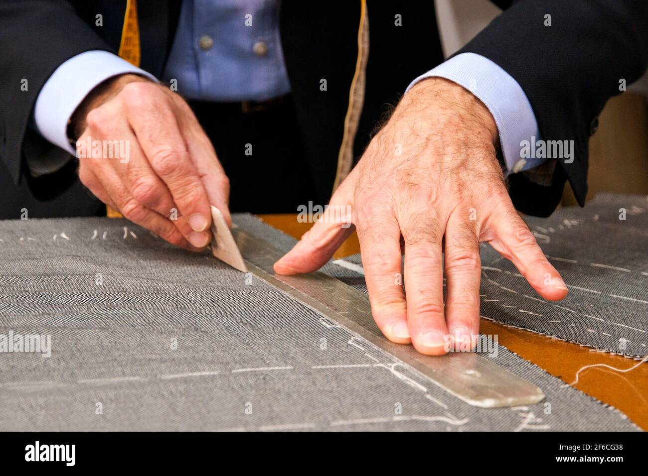 Tailor measuring hi-res stock photography and images - Alamy