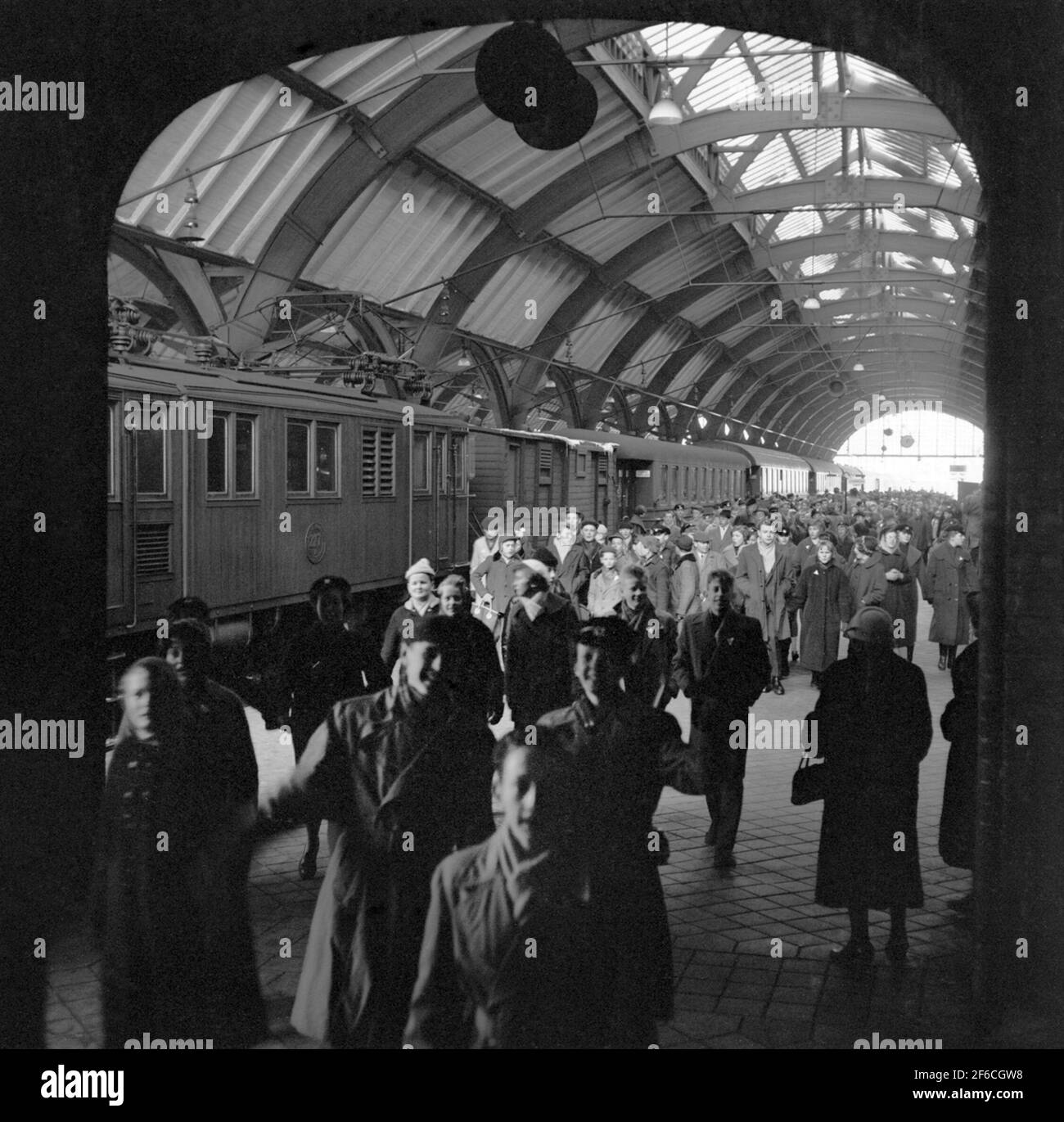 The state's railways, SJ DK 227 excursion train with school kid ...