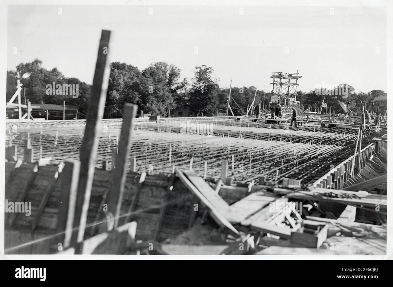 Construction of new railway viaduct over Norrtullsgatan. Casting bridge ...