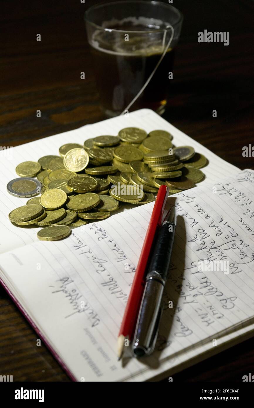 Money management accounting hi-res stock photography and images - Alamy