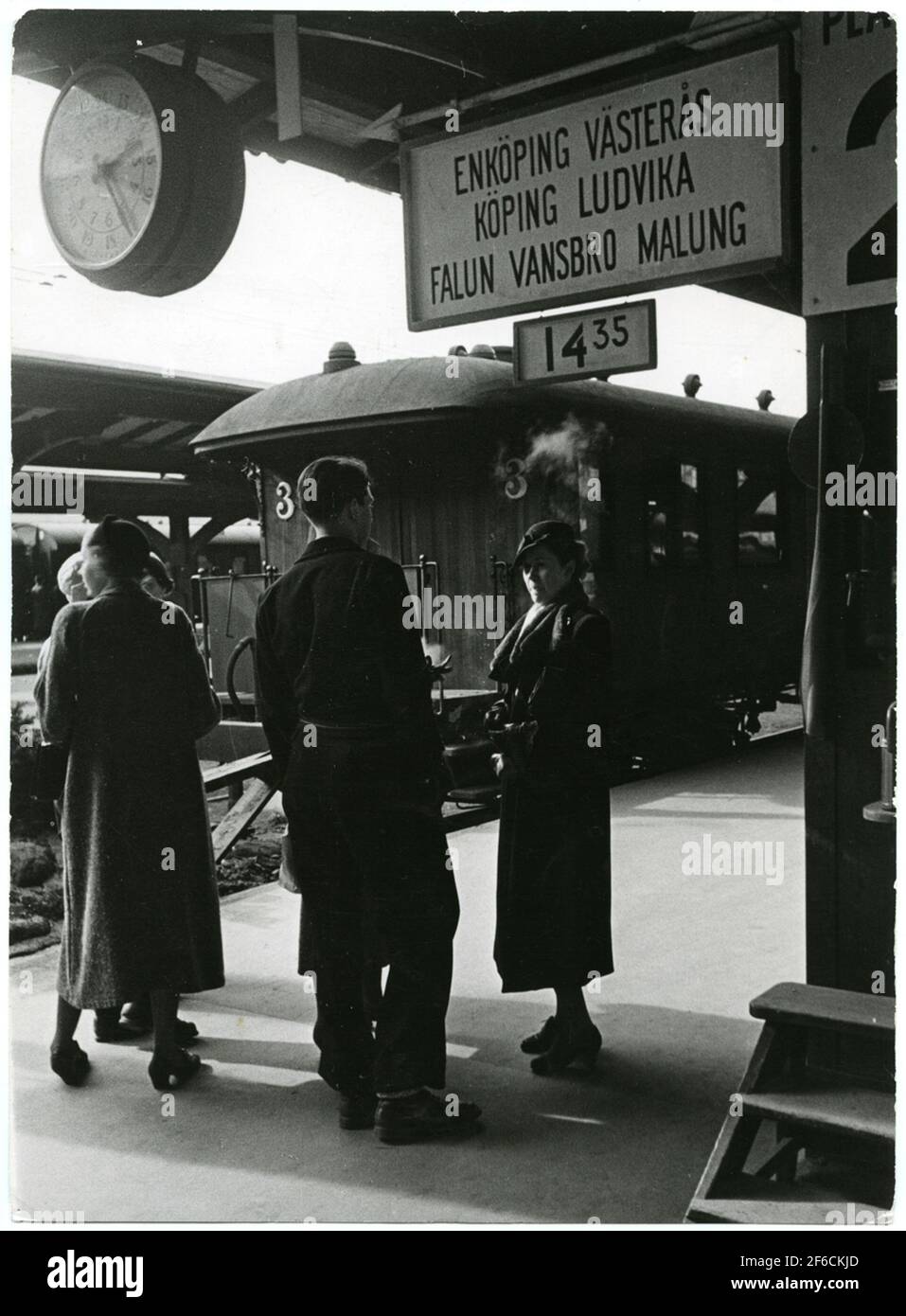 European rail platform Cut Out Stock Images & Pictures - Alamy