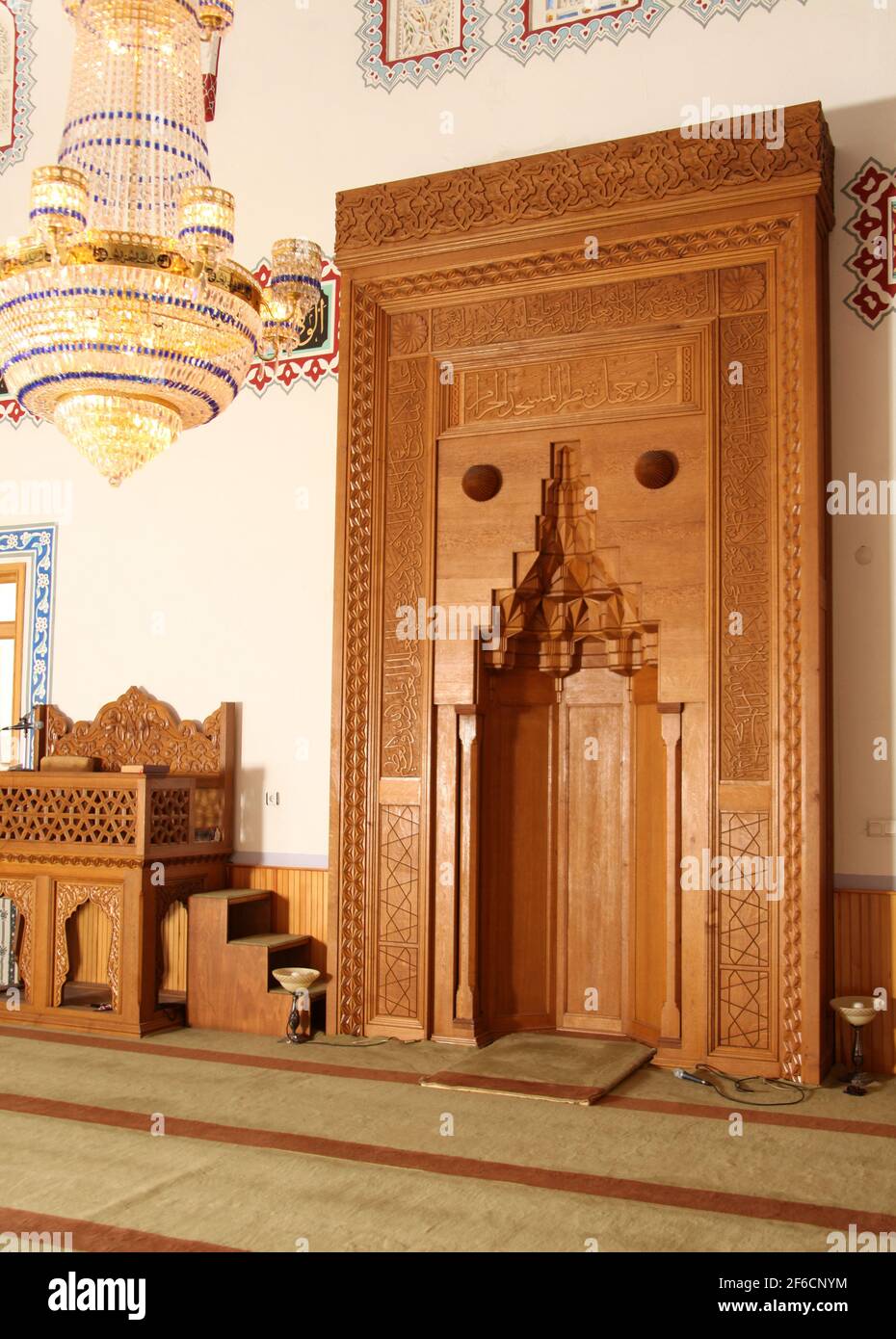 Handmade wood carved mosque mihrab Stock Photo - Alamy