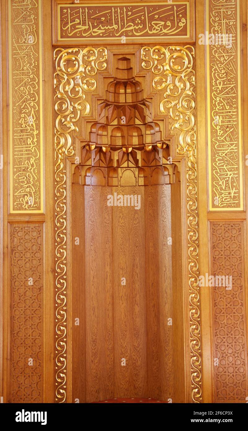 Handmade wood carved mosque mihrab Stock Photo - Alamy