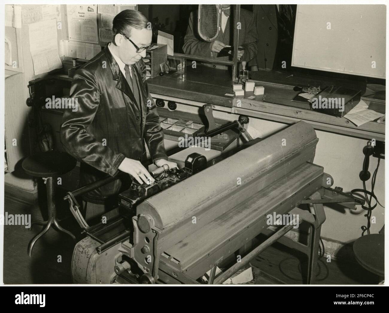 Ticketing machine at the central station Stock Photo - Alamy