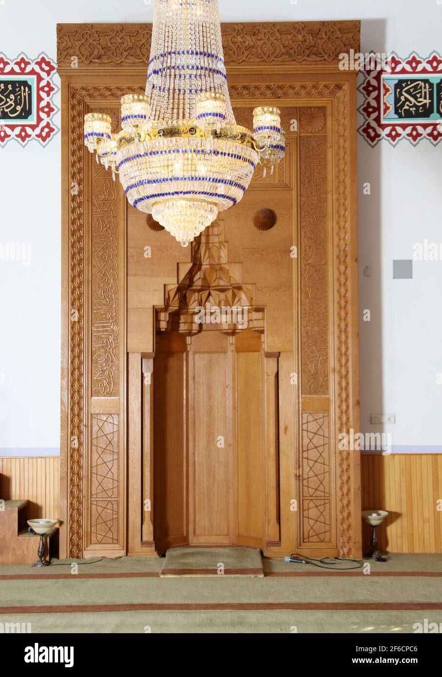 Handmade wood carved mosque mihrab Stock Photo - Alamy