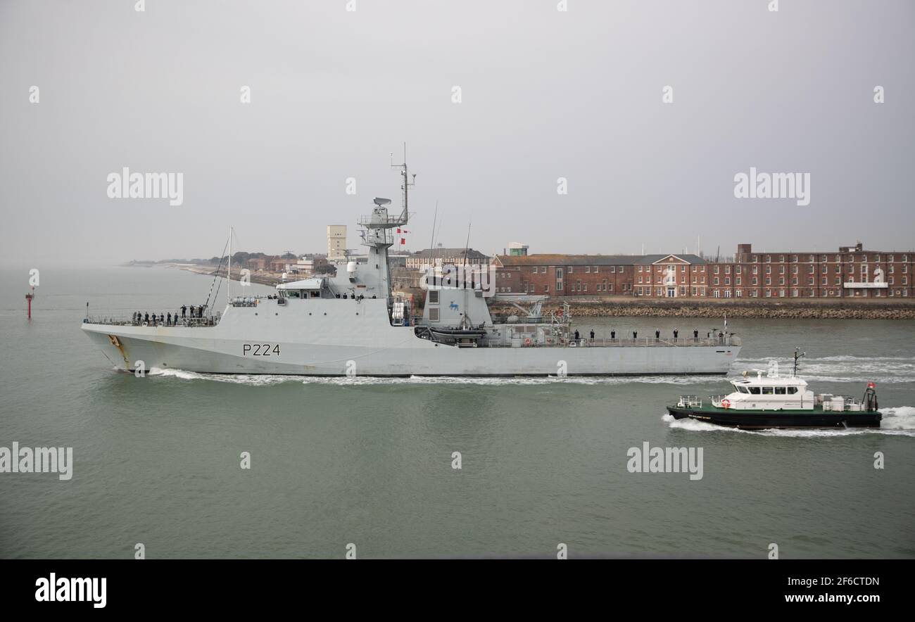 The Royal Navy patrol ship HMS Trent leaves Portsmouth Naval Base ...