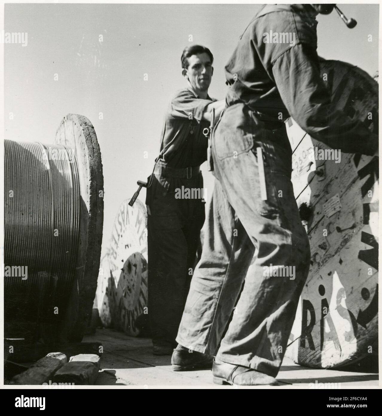 The electrification of the steam - Sundsvall route. Loading thread drum ...