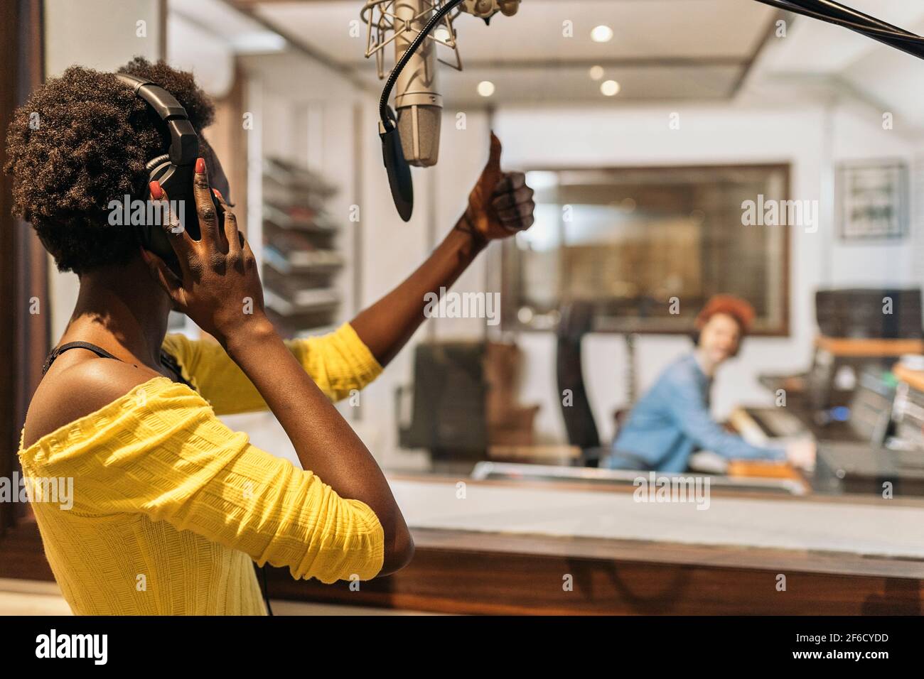 Singer High Resolution Stock Photography and Images - Alamy