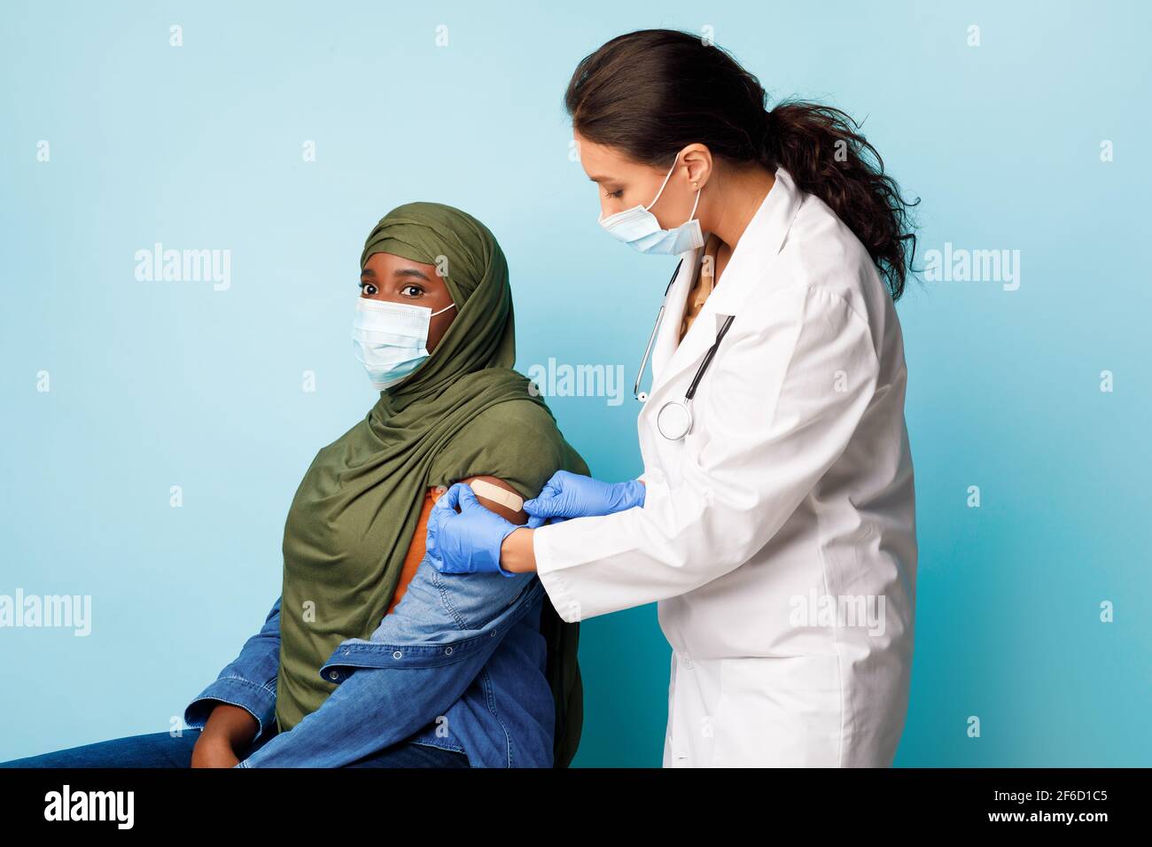 Muslim nurse hi-res stock photography and images - Alamy