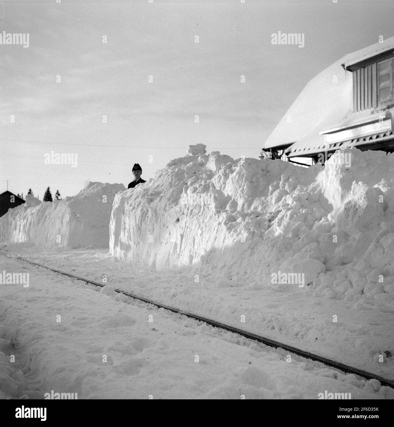 Snowman shopping at Hällenyland station Stock Photo - Alamy