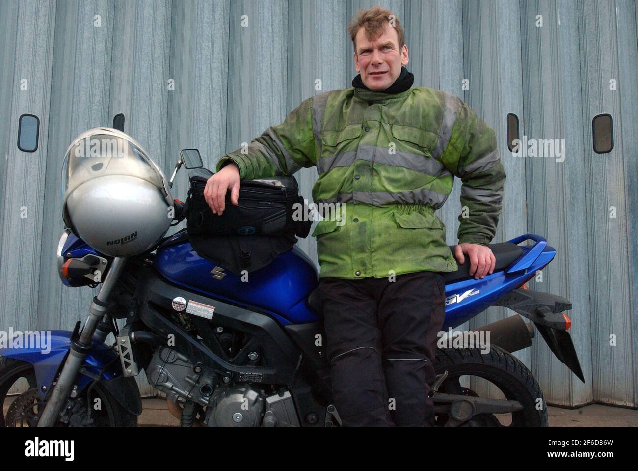 COURIER MARK FORSTER.25/1/06 TOM PILSTON Stock Photo - Alamy